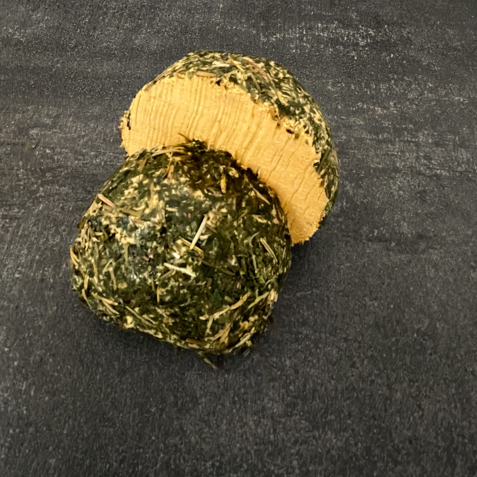 Vegan Rosemary & Cheddar Cheese Ball - Green Goddess Fromagerie - La ...